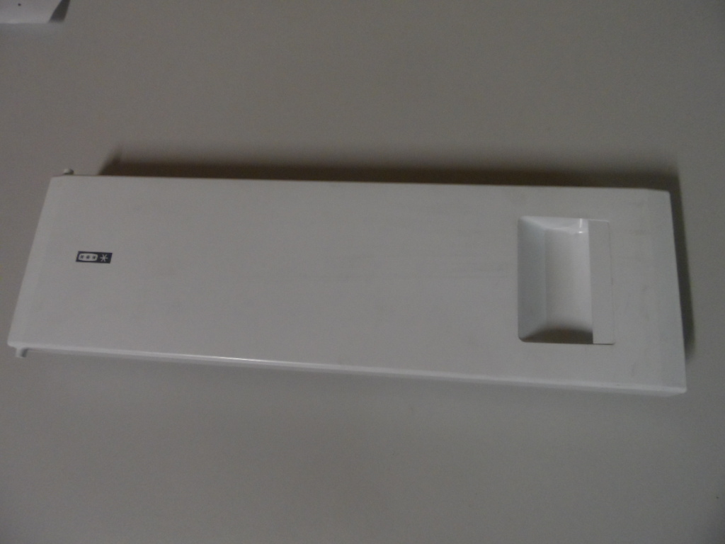Howden Lamona Fridge and Freezer Ice Box Door 082637577